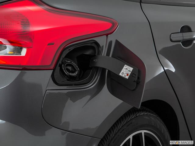 ガソリンはどこから？！給油口が隠された車 | クラログ